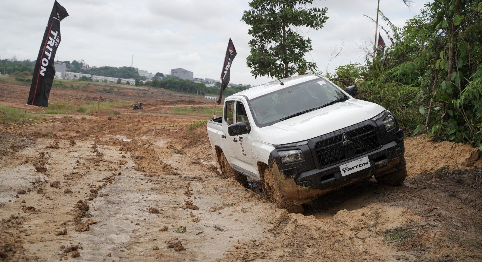 MMKSI Gelar Off Road All-New Triton untuk Konsumen di Balikpapan