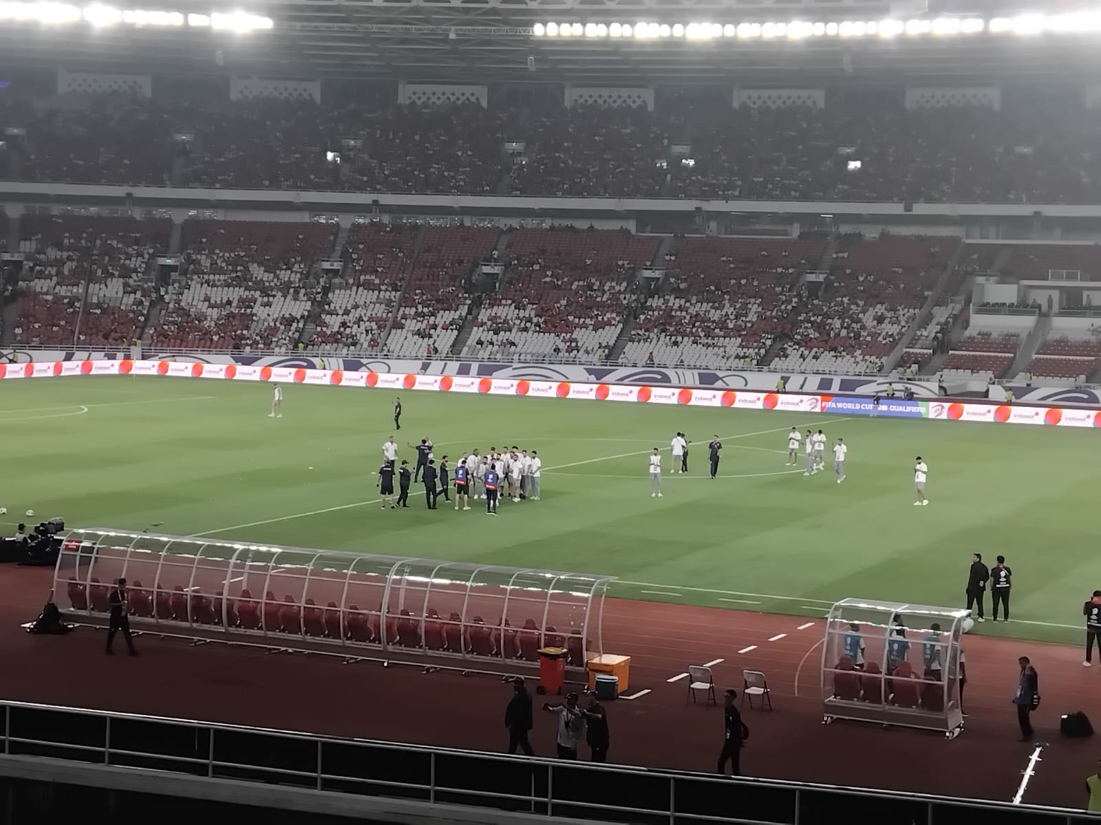 Fans Indonesia Soraki Pemain Bahrain saat Memasuki Lapangan SUGBK