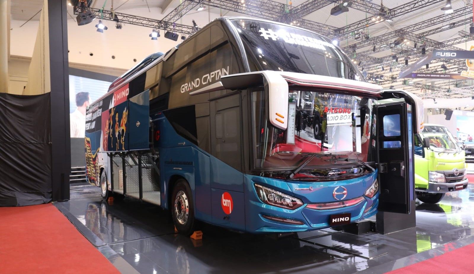 Hino Serahkan 35 Bus RM 280 ABS ke Bagong Transport di GIIAS 2025