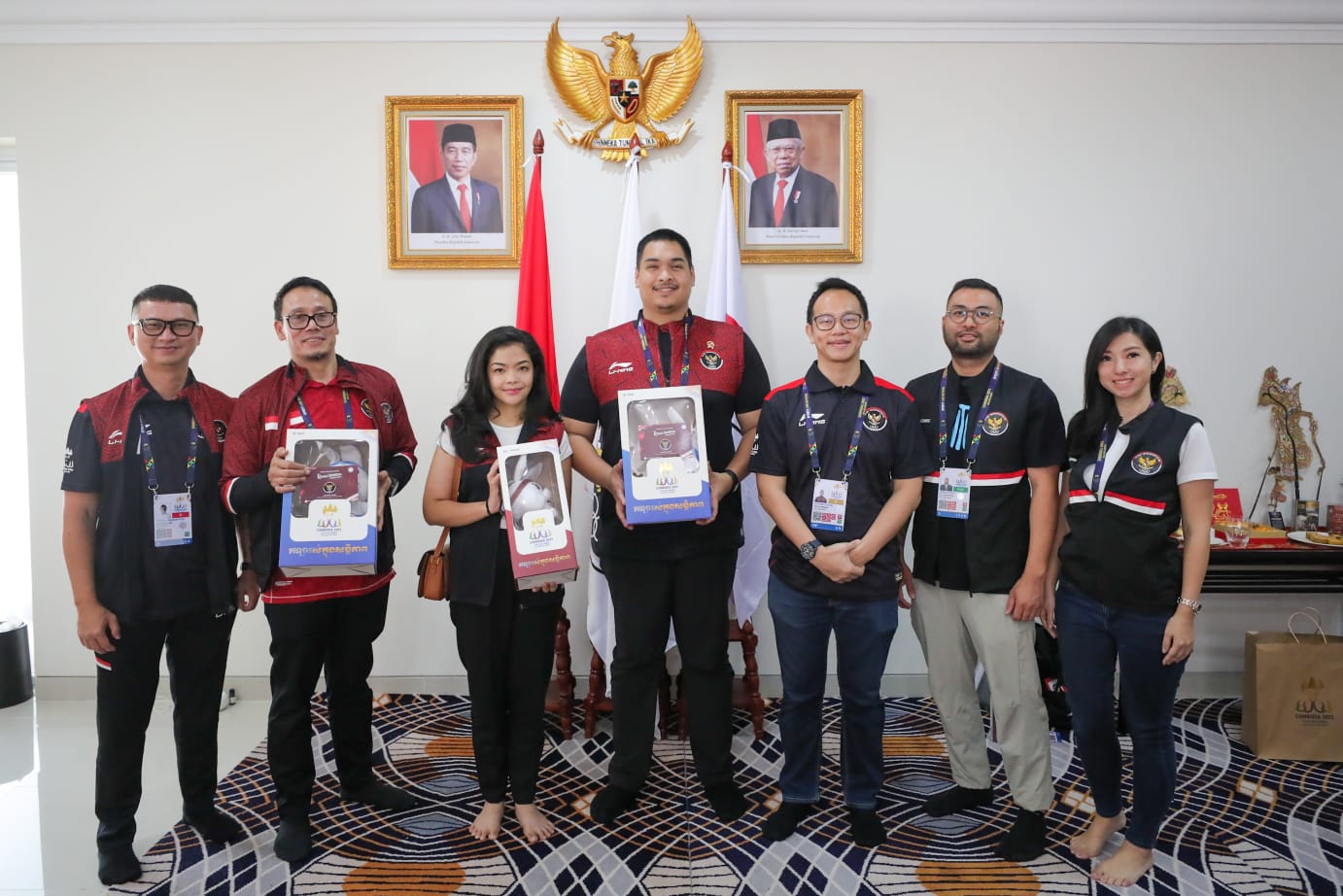 Menpora Berkunjung ke Rumah Indonesia di Phnom Penh